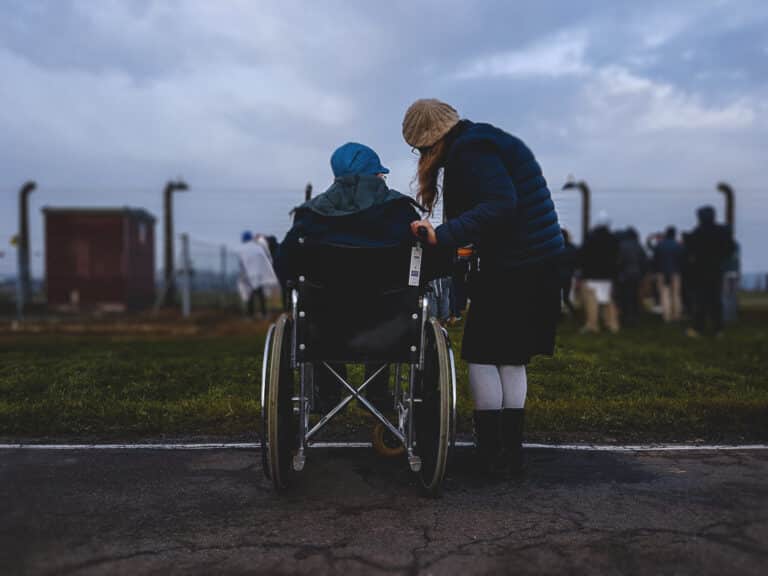 How to help someone stand up safely - Elizz